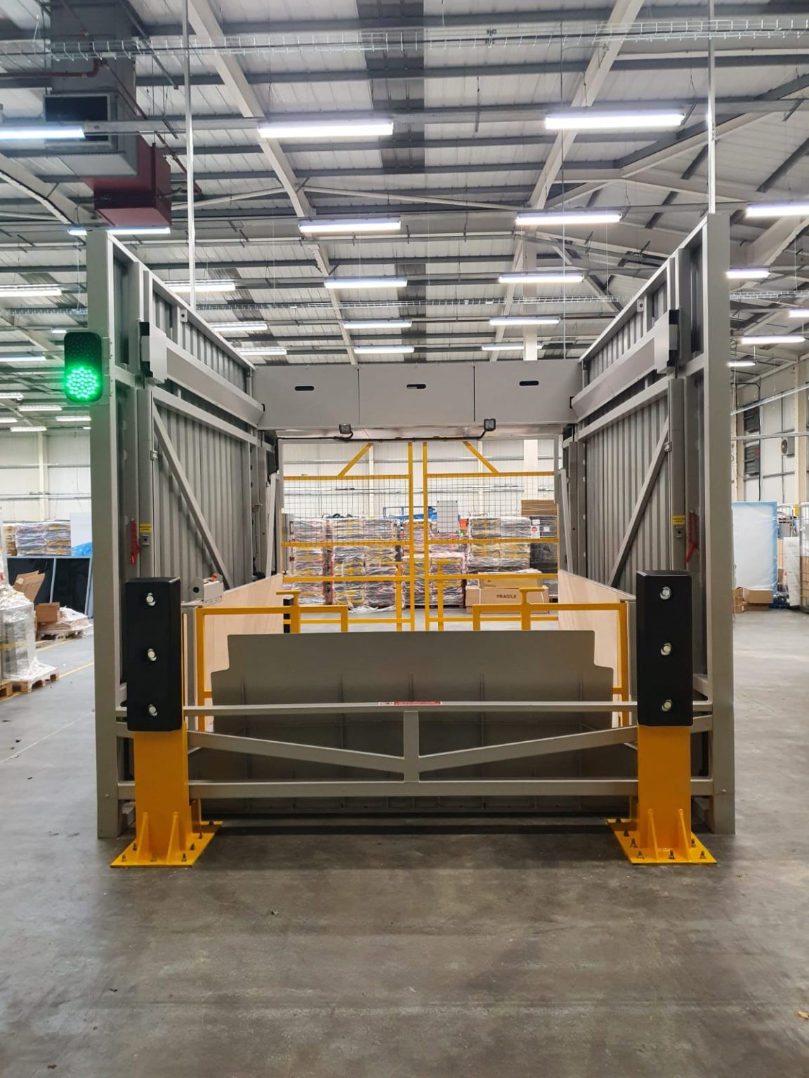 4-Pallet Vehicle-to-Ground Yard Lifts | Transdek MLS