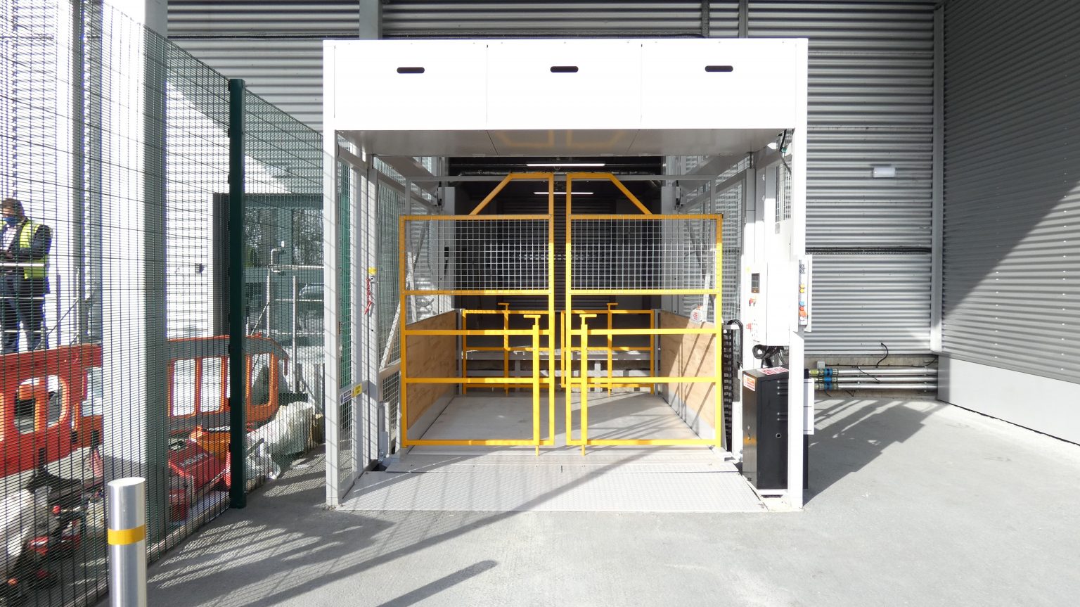Dock Lifts for the Loading Bay | Transdek MLS